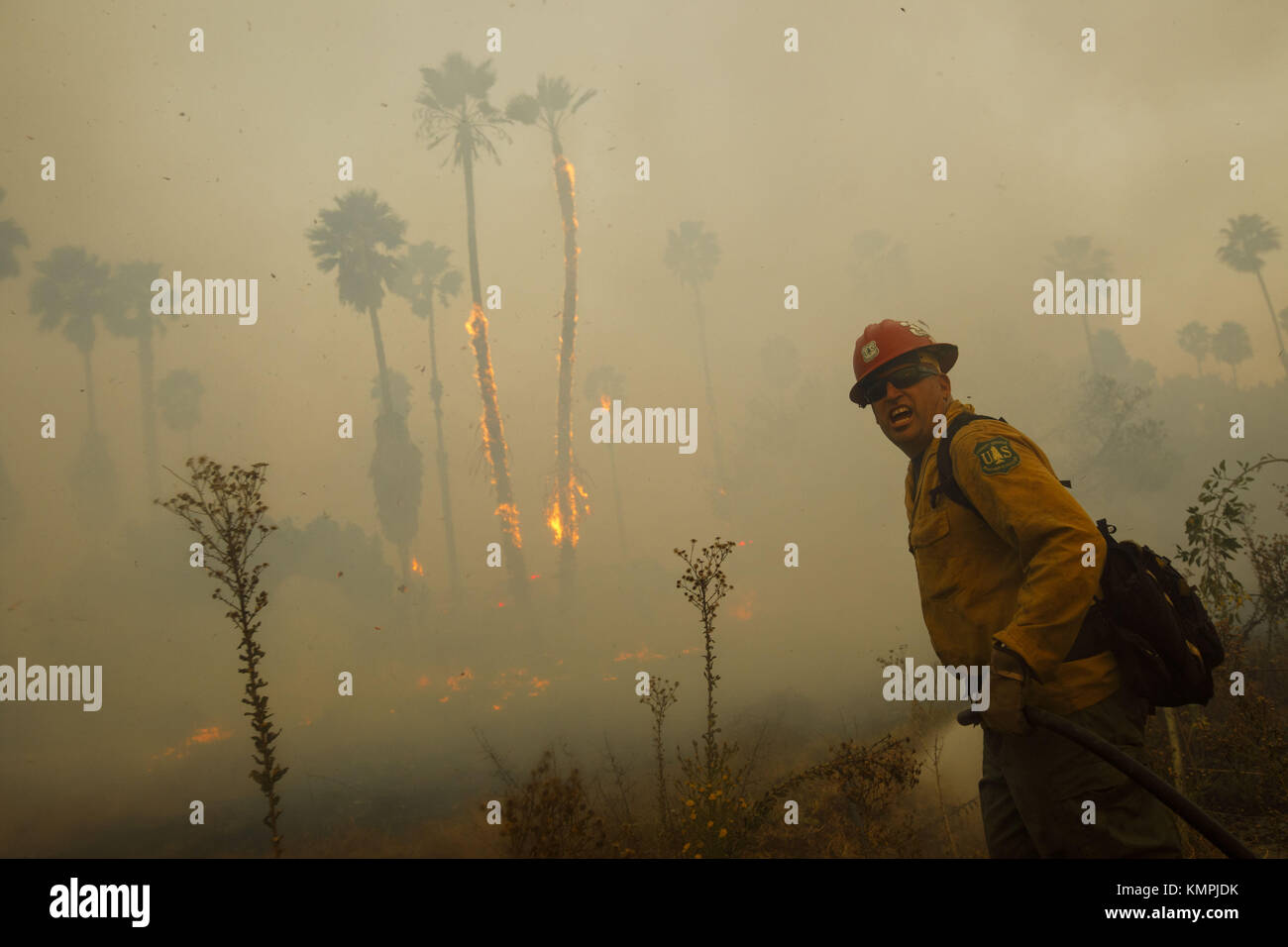 Bonsall, CA, USA. 7th Dec, 2017. Firefighters battle the Lilac Fire on ...
