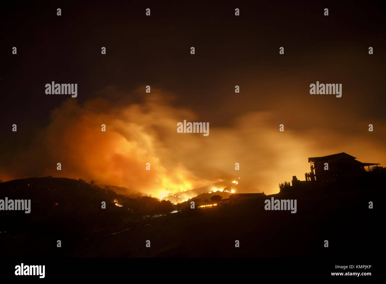 Bonsall, CA, USA. 7th Dec, 2017. In this long exposure image, smoke ...