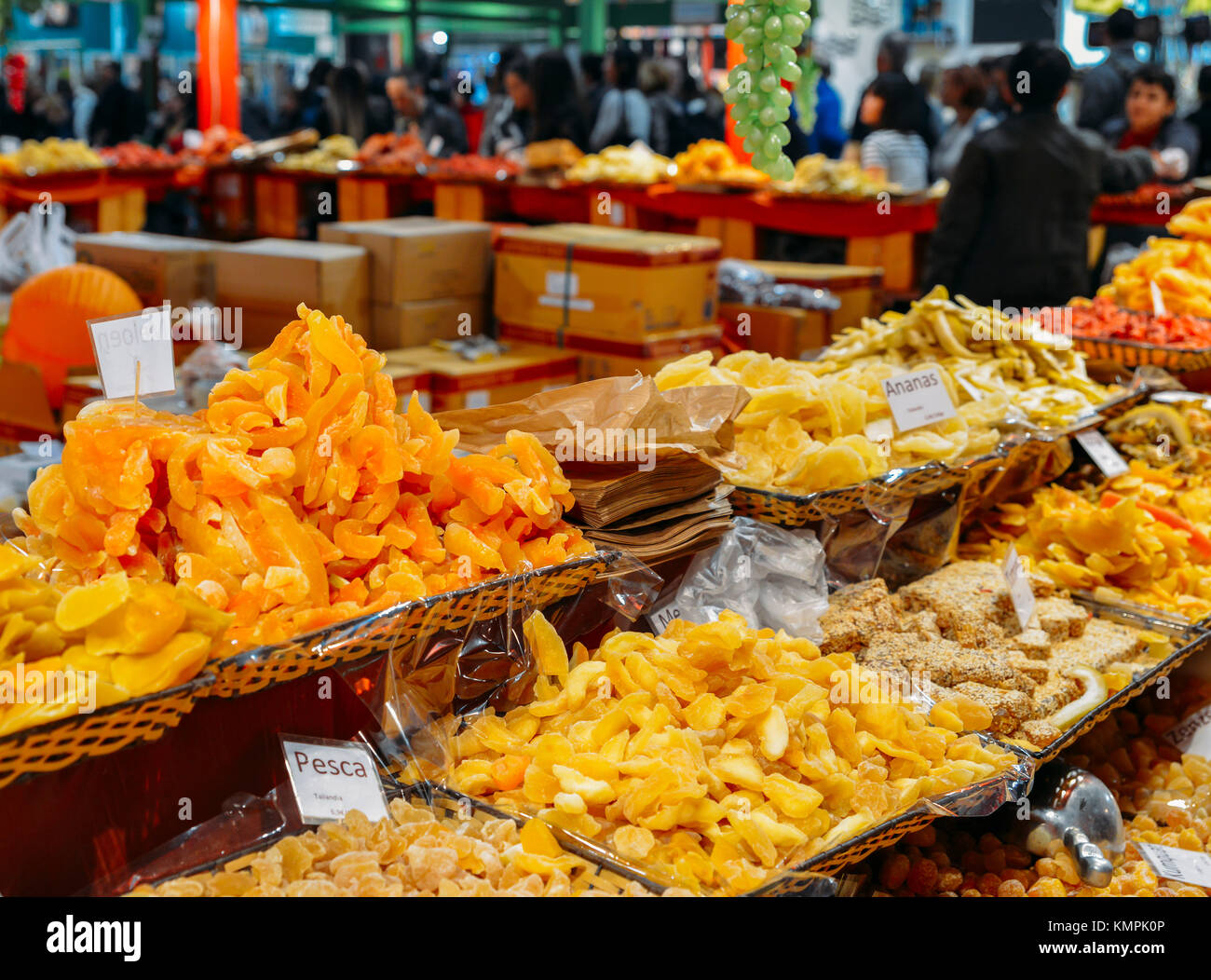 Milan, Italy. 08th Dec, 2017. An Asian dried fruit stall in the 2017 “L ...