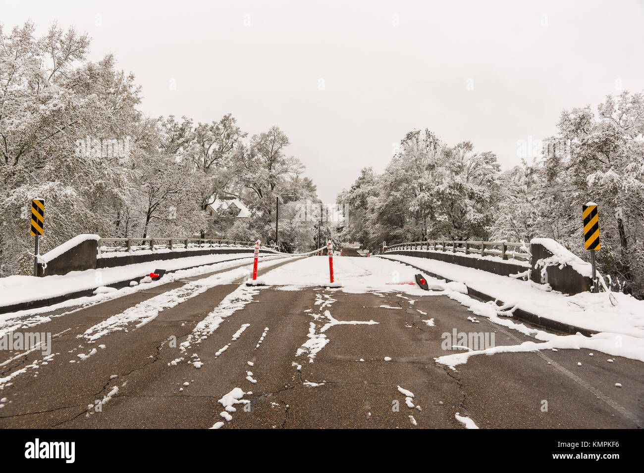 Summit, USA. 8th December 2017. One of the bridges over the Canadian ...