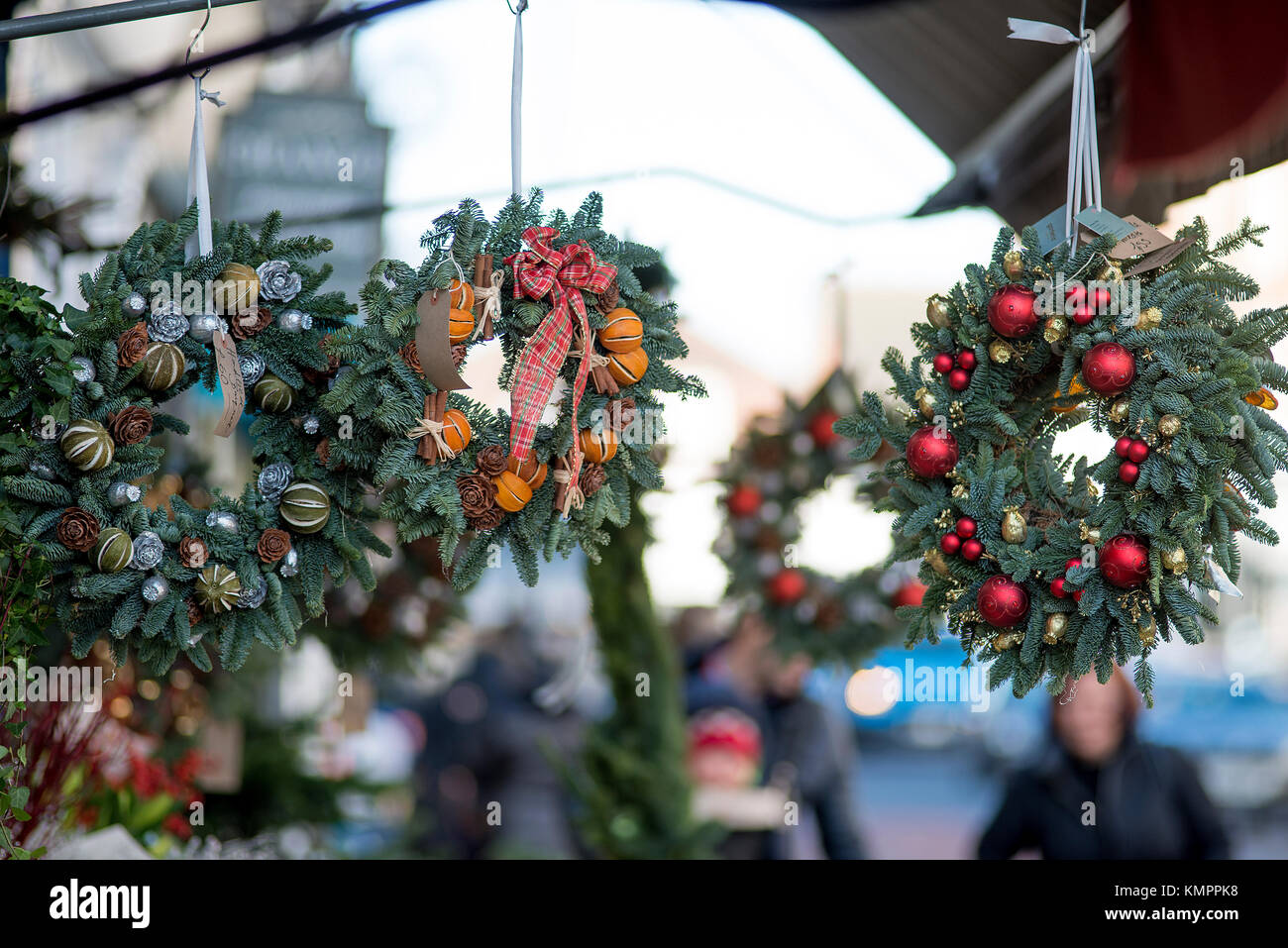 Wimbledon Village, London, UK. 9 December, 2017. Heavy overnight frost ...