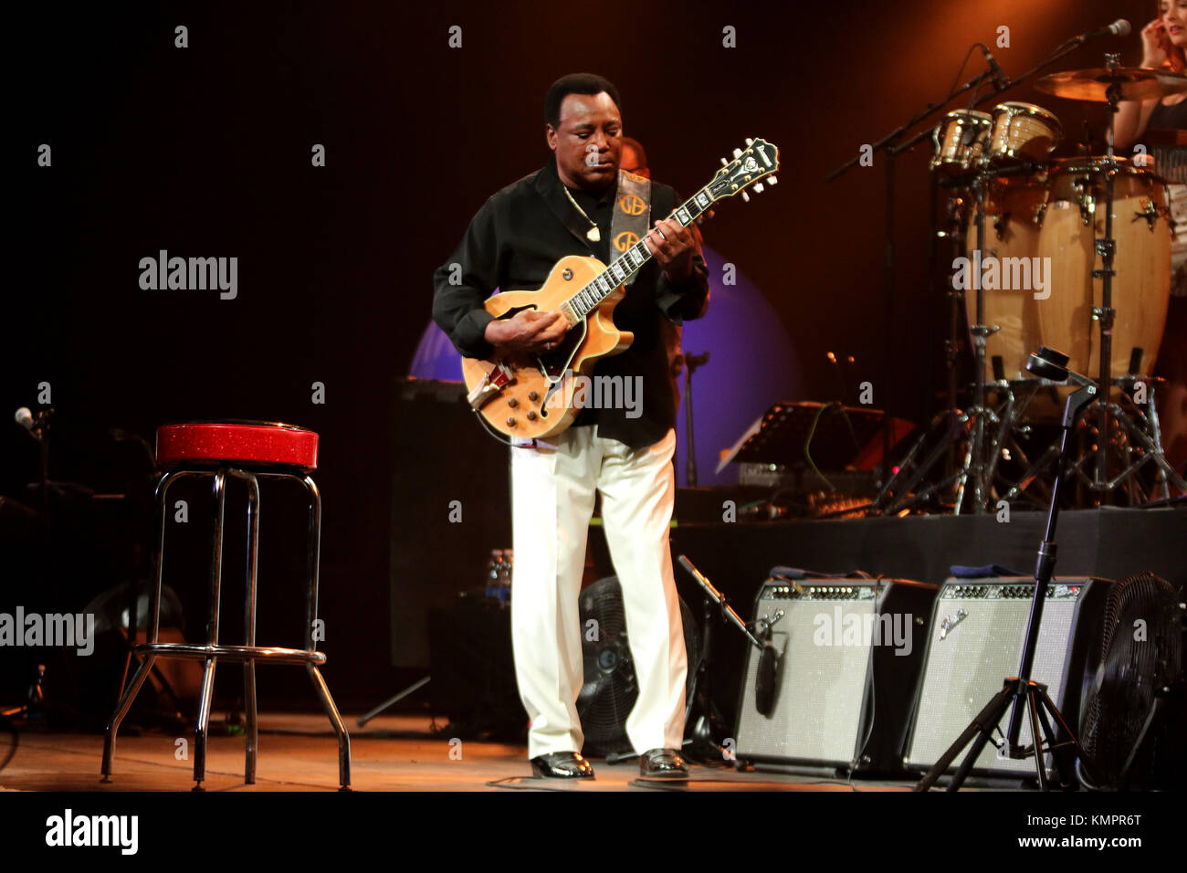 David garfield hi-res stock photography and images - Alamy