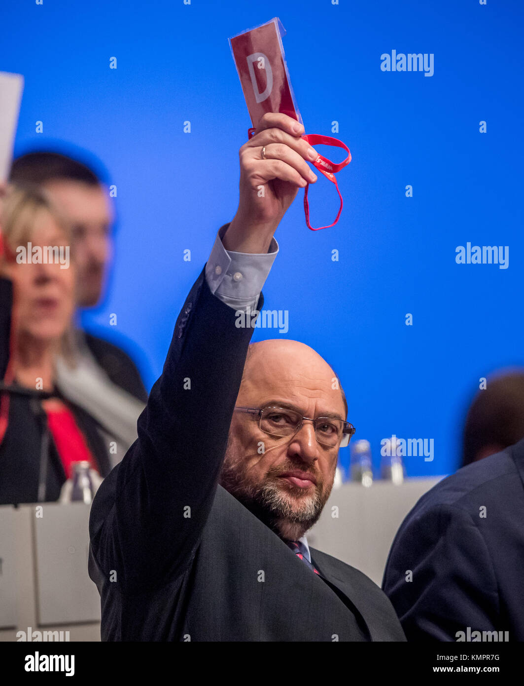 Berlin, Germany. 9th Dec, 2017. SPD leader Martin Schulz raises his ...