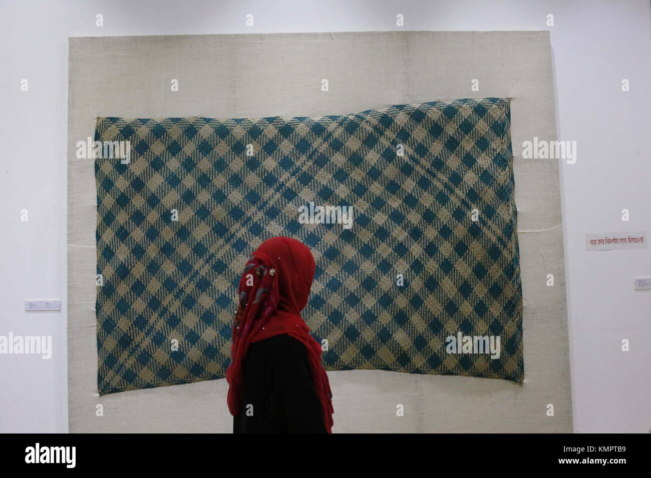 Dhaka, Bangladesh. 9th Dec, 2017. A visitor comes to an exhibition on ...