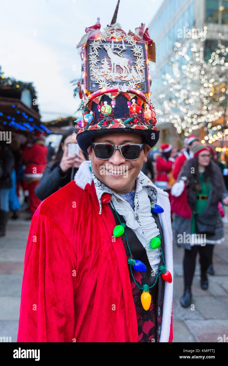 Happy man pub london hi-res stock photography and images - Alamy