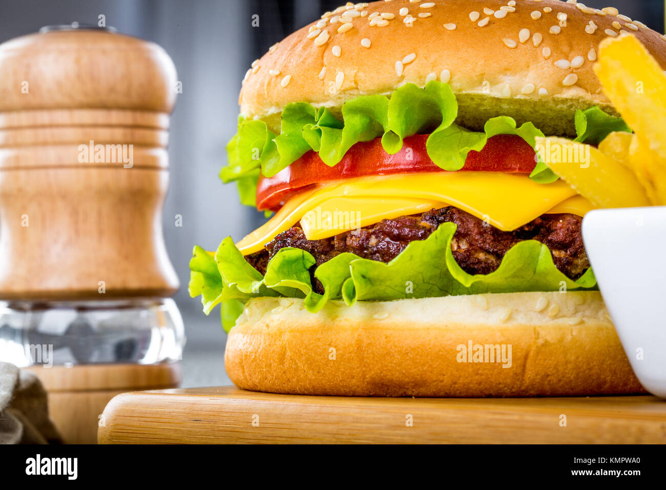Tasty and appetizing hamburger cheeseburger Stock Photo - Alamy