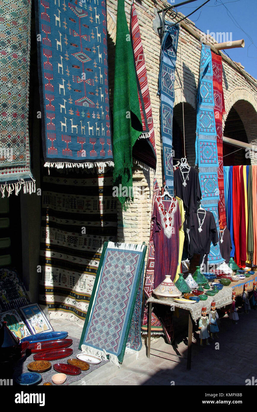 Tozeur market hi-res stock photography and images - Alamy