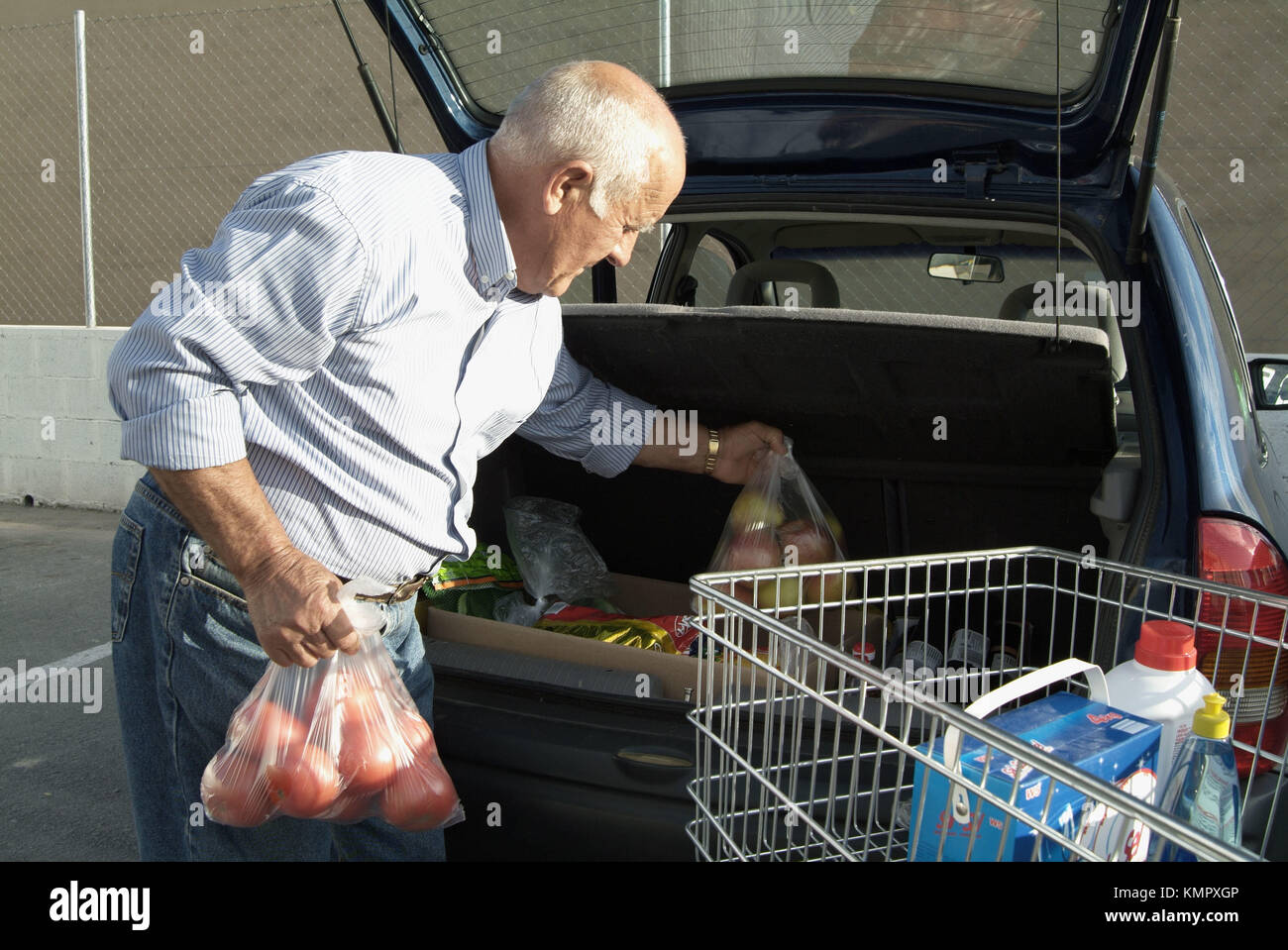 Oap shopping trolley hi-res stock photography and images - Alamy