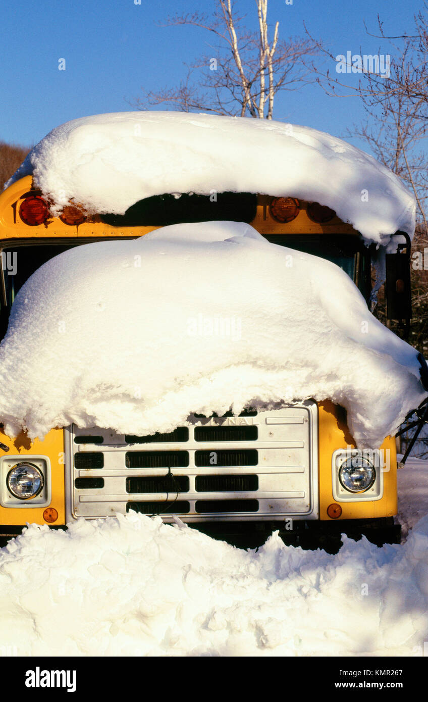 School bus snow storm hi-res stock photography and images - Alamy