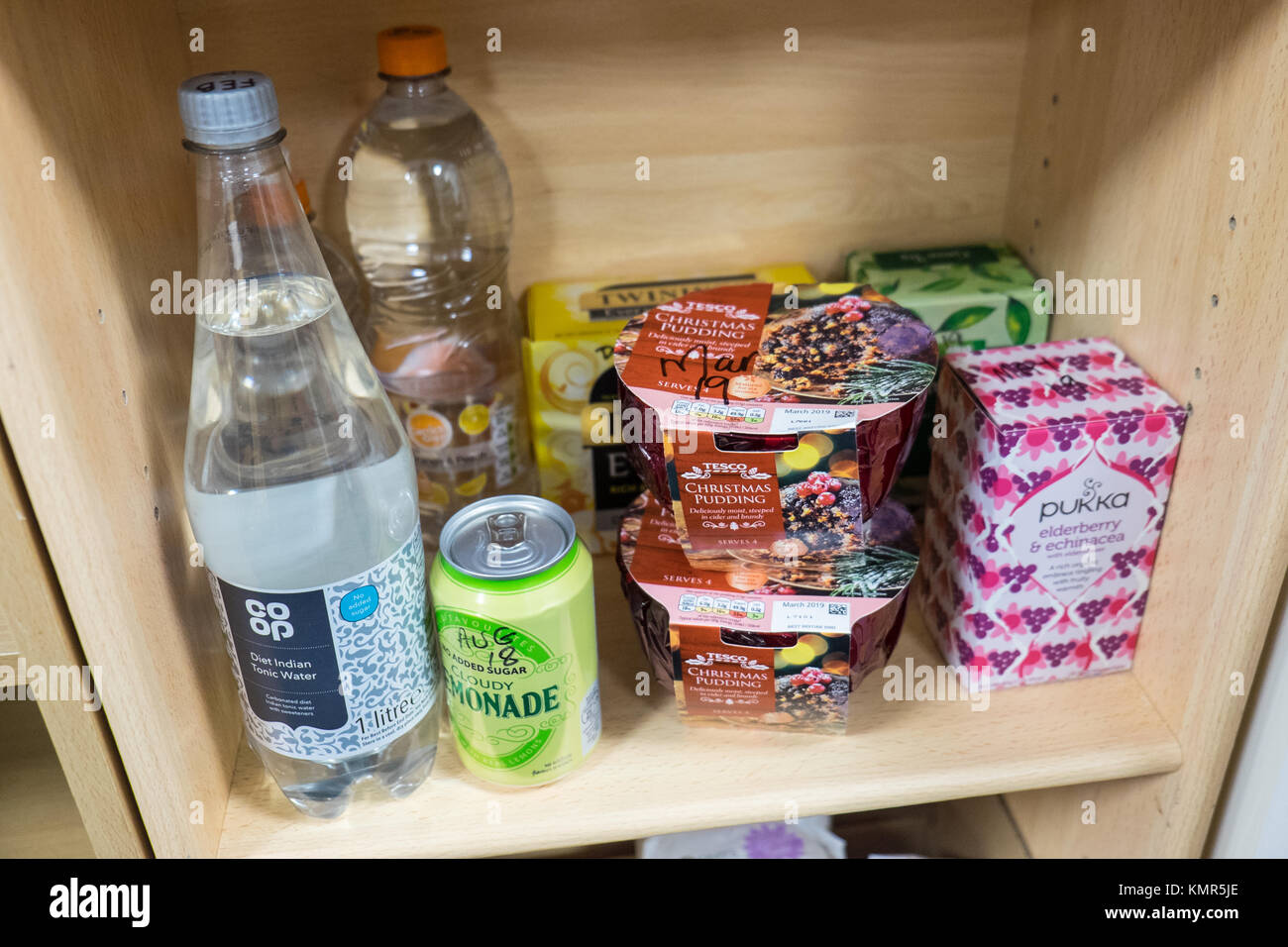 Food uk aid distribution hi-res stock photography and images - Alamy