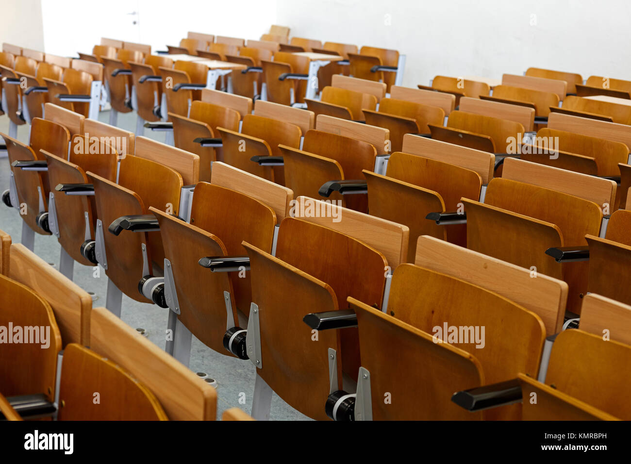 Empty chairs in a university teaching room Stock Photo - Alamy