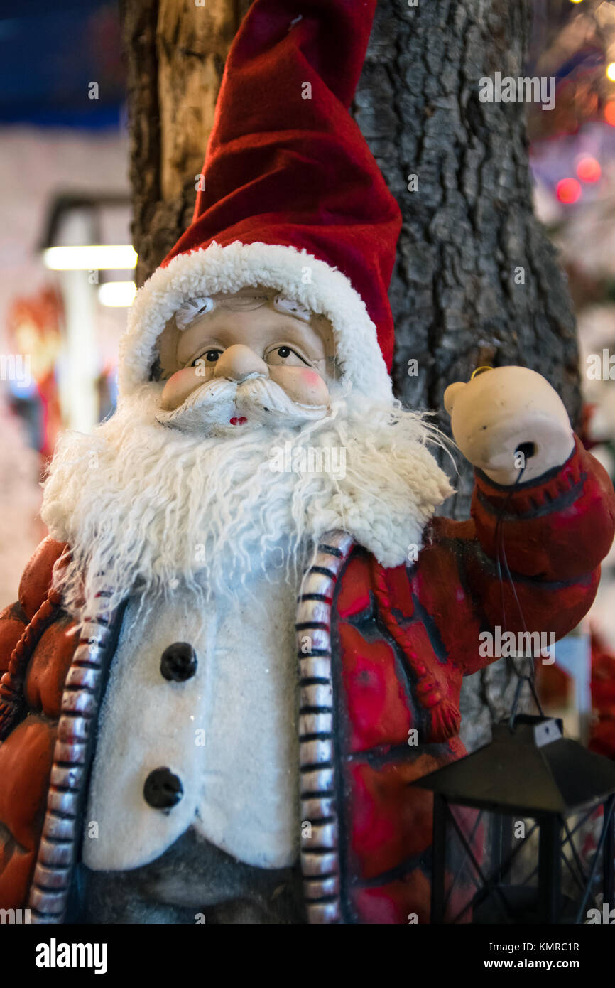 Santa claus mannequin hi-res stock photography and images - Alamy