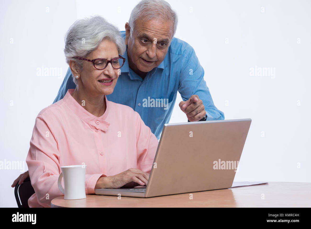 Senior laptop couple screen hi-res stock photography and images - Alamy