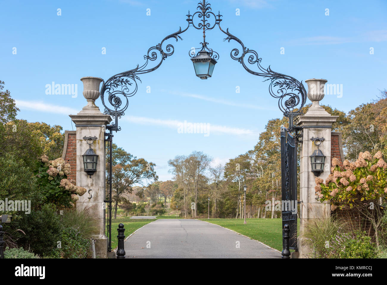 entrance gate to an exclusive southampton golf course in southampton ...