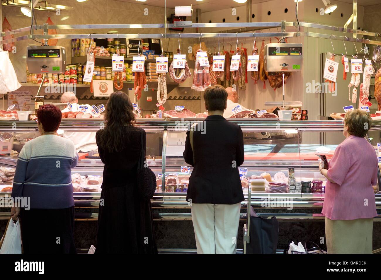 Butcher shopping hi-res stock photography and images - Alamy