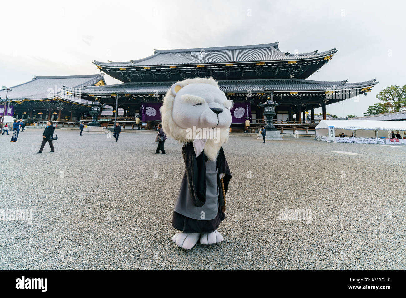 Kyoto, NOV 22: The beautiful Higashi Hongan-ji and cute costume on NOV ...