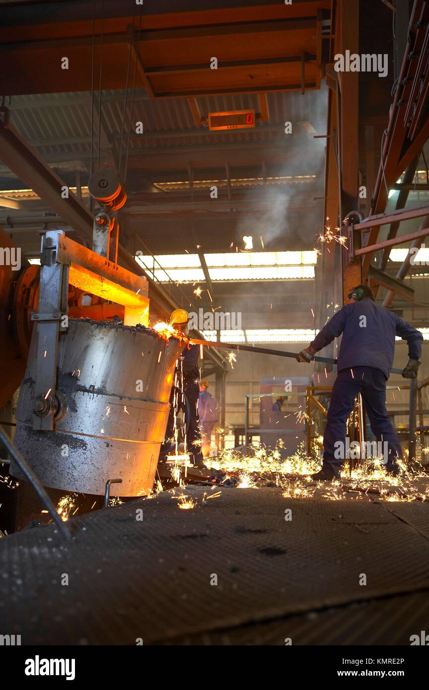 Metal factory spain worker hi-res stock photography and images - Alamy