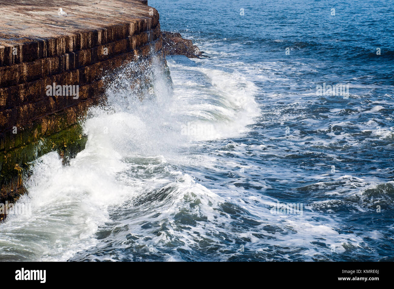 Waves crashing against wall hi-res stock photography and images - Alamy