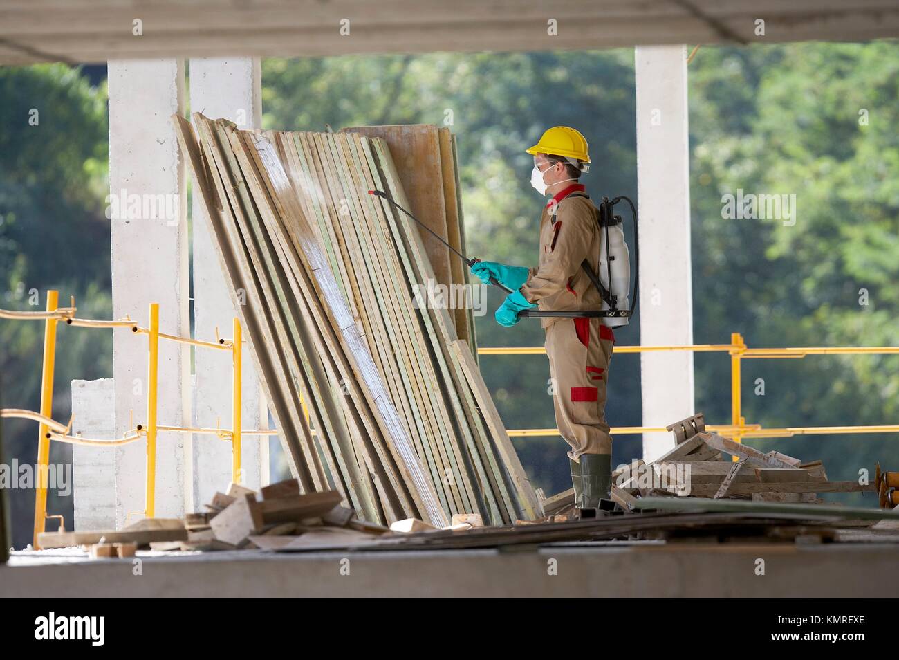 Form release agent hi-res stock photography and images - Alamy