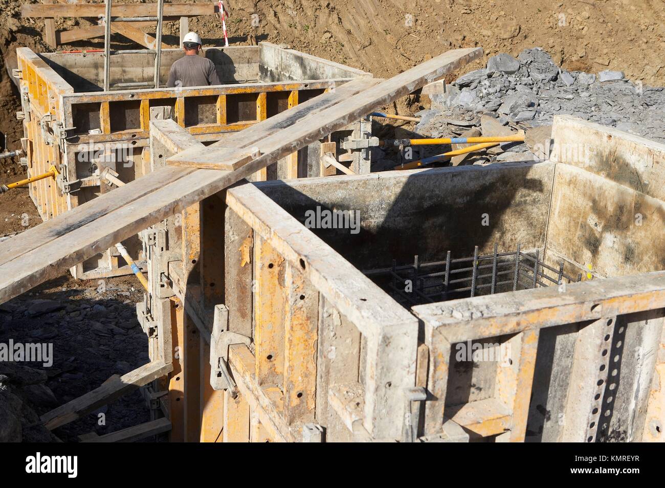 Working on concrete formworks Stock Photo - Alamy