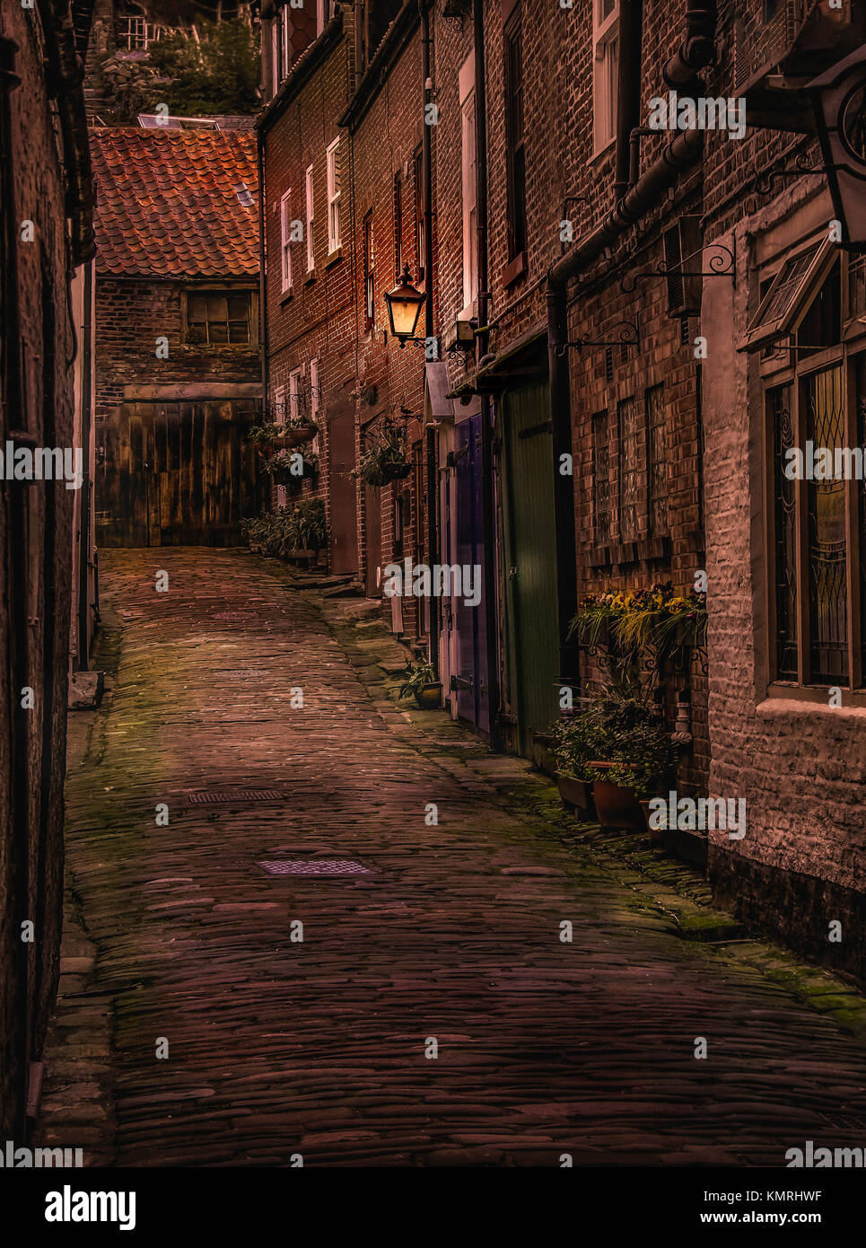 Old allyway hi-res stock photography and images - Alamy