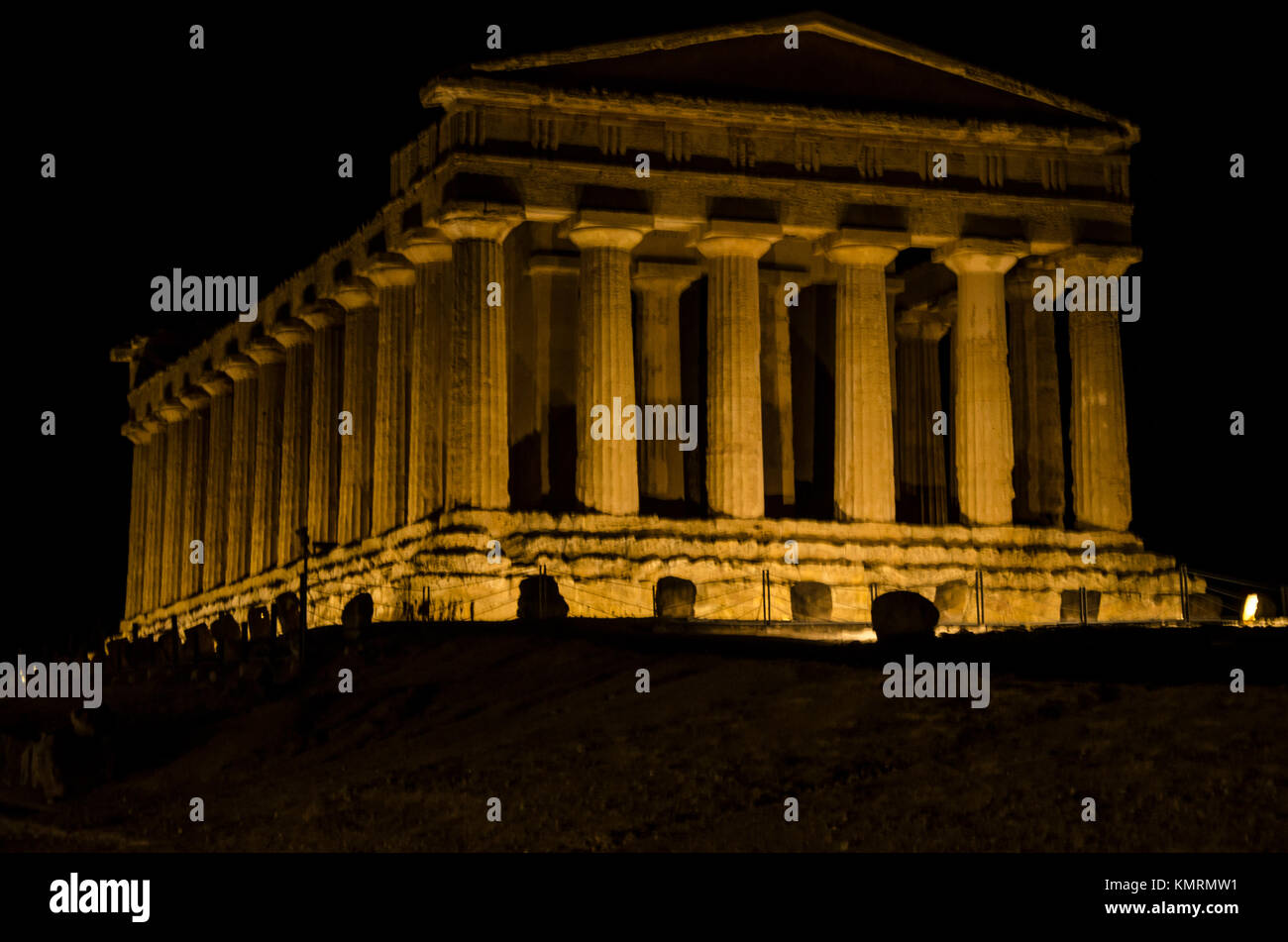 Sicily archaeological site of agrigento main temple Stock Photo - Alamy