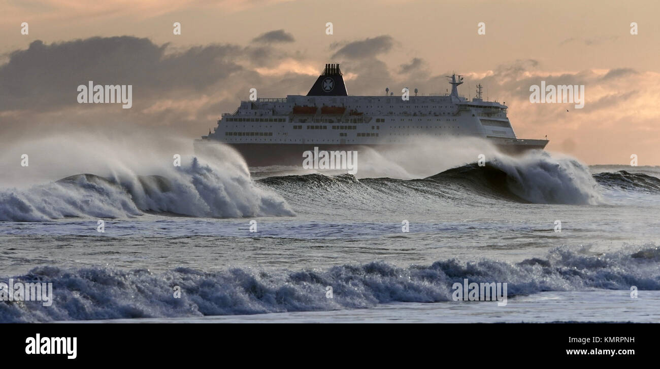 The DFDS King Seaways arrives at the mouth of the River Tyne in windy ...