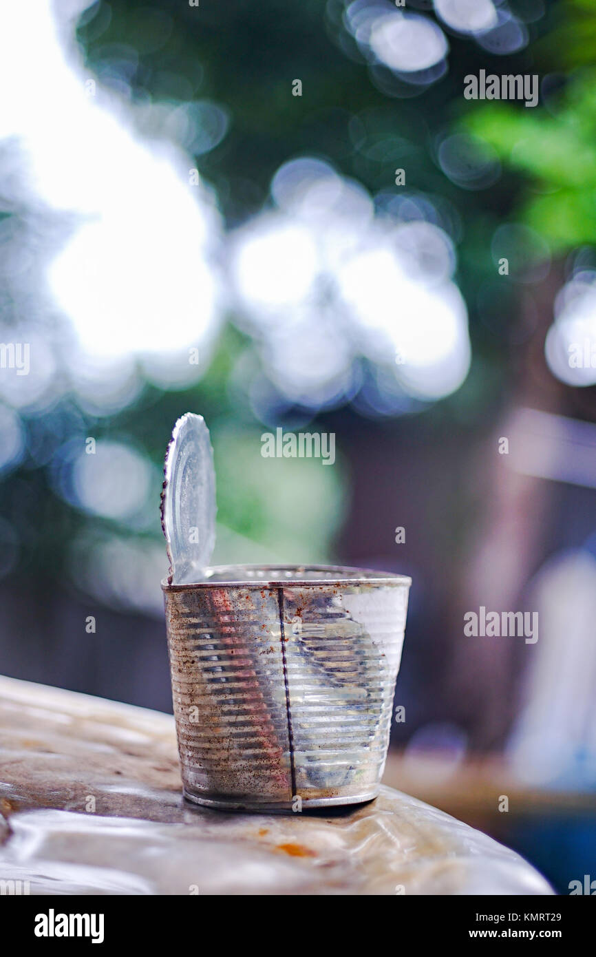 Rusty canned food hi-res stock photography and images - Alamy