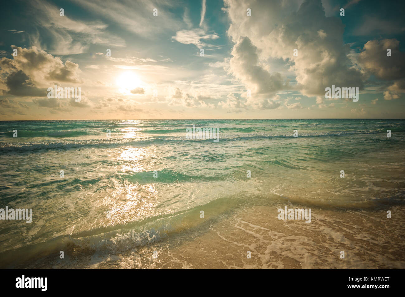 Summer sky perfect shore beach hi-res stock photography and images - Alamy