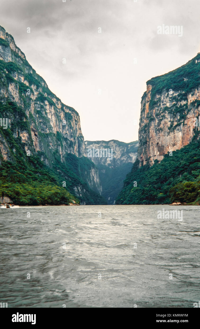 Chiapas landscape sunrise mexico hi-res stock photography and images ...
