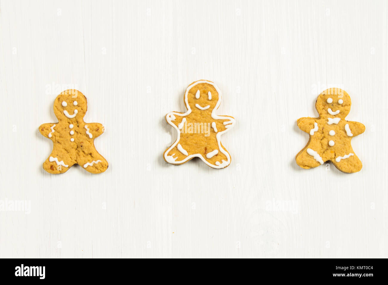 Gingerbread men friends on a white wooden table Stock Photo - Alamy