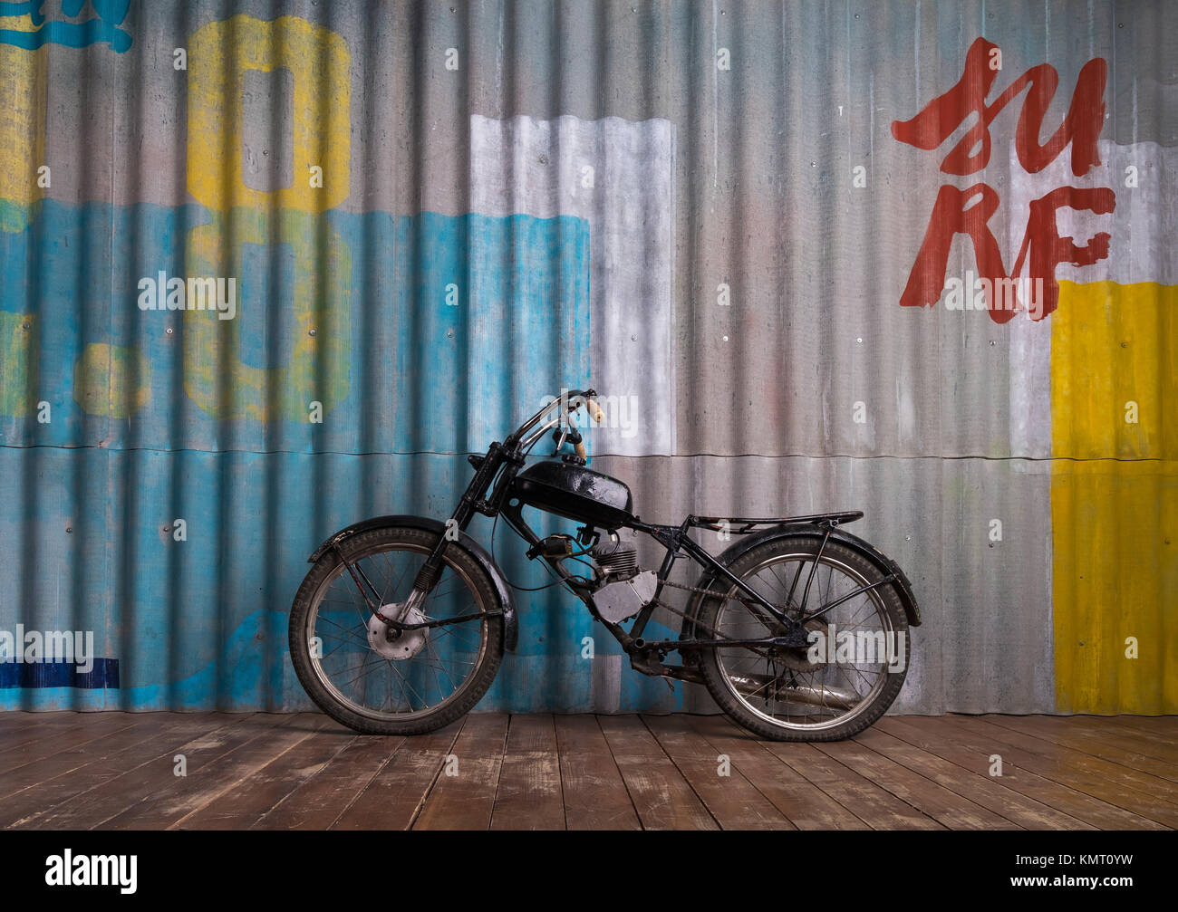 Vintage garage interior with motorbike Stock Photo - Alamy
