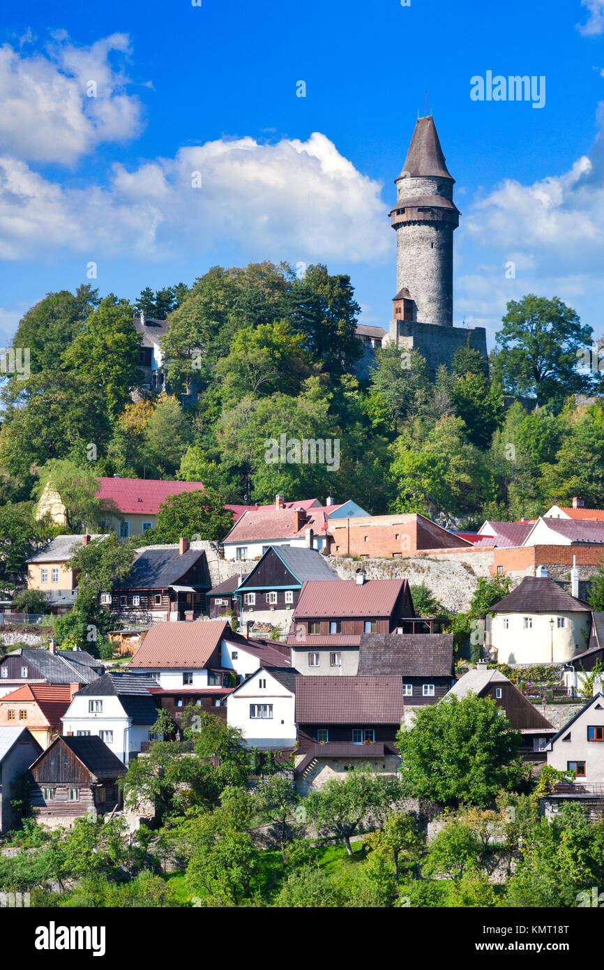Hrad Štramberská trúba a město Štramberk, Morava, Česká republika ...