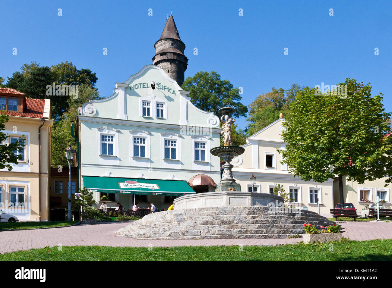 Hrad Štramberská trúba a město Štramberk, Morava, Česká republika ...