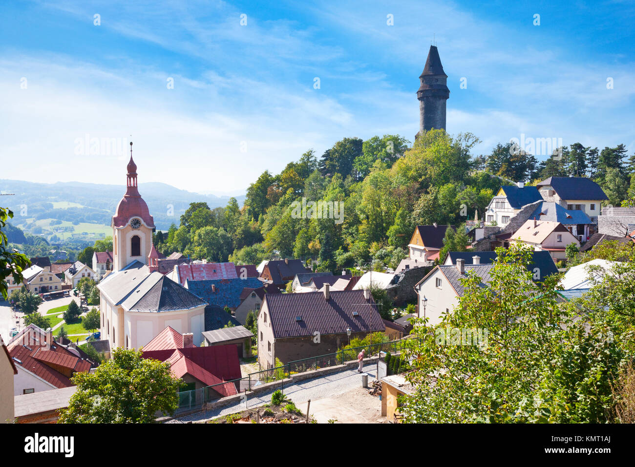 Hrad Štramberská trúba a město Štramberk, Morava, Česká republika ...