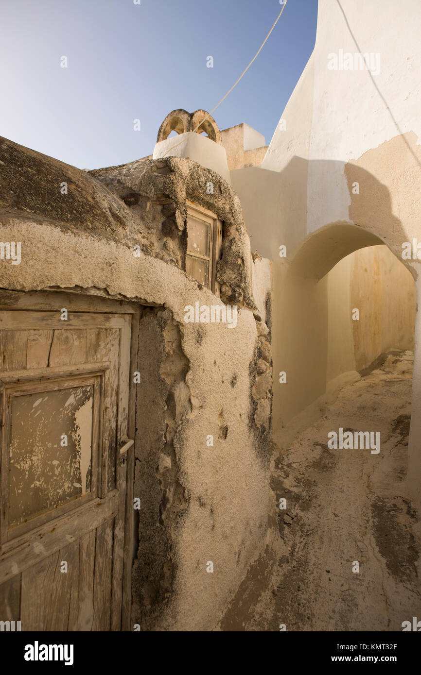 Cave houses greece hi-res stock photography and images - Alamy