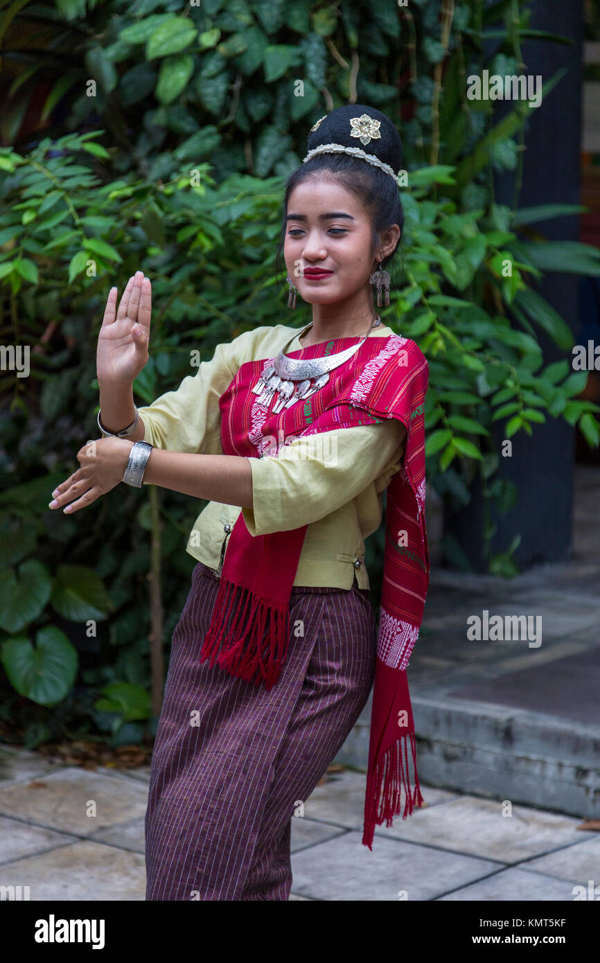 Thai traditional dance thailand hi-res stock photography and images - Alamy