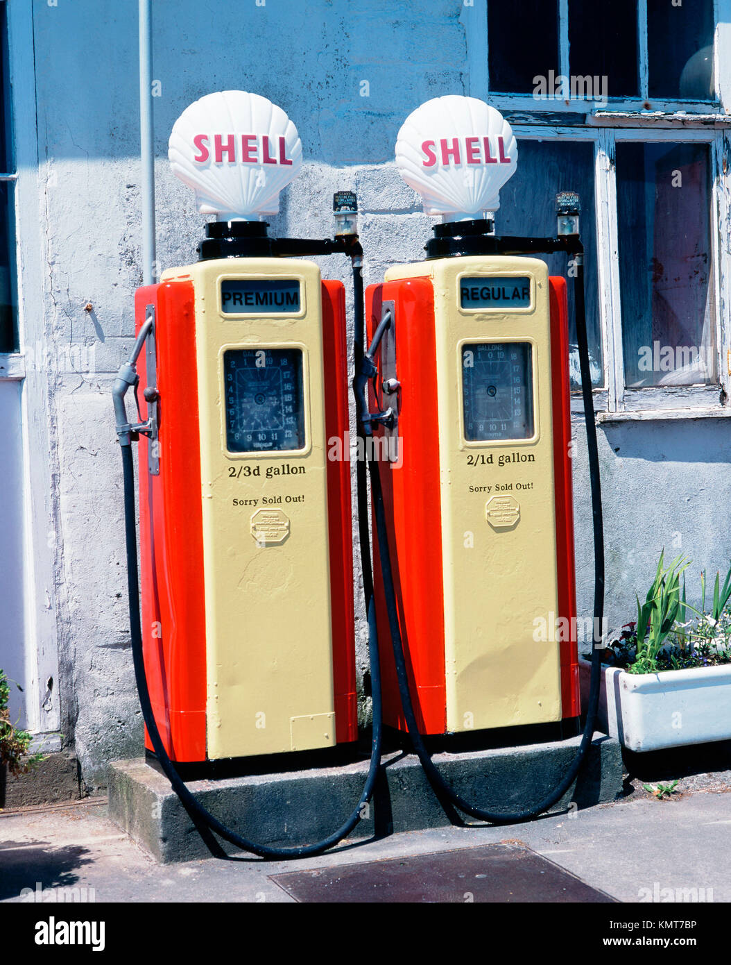 Old gas station britain hi-res stock photography and images - Alamy