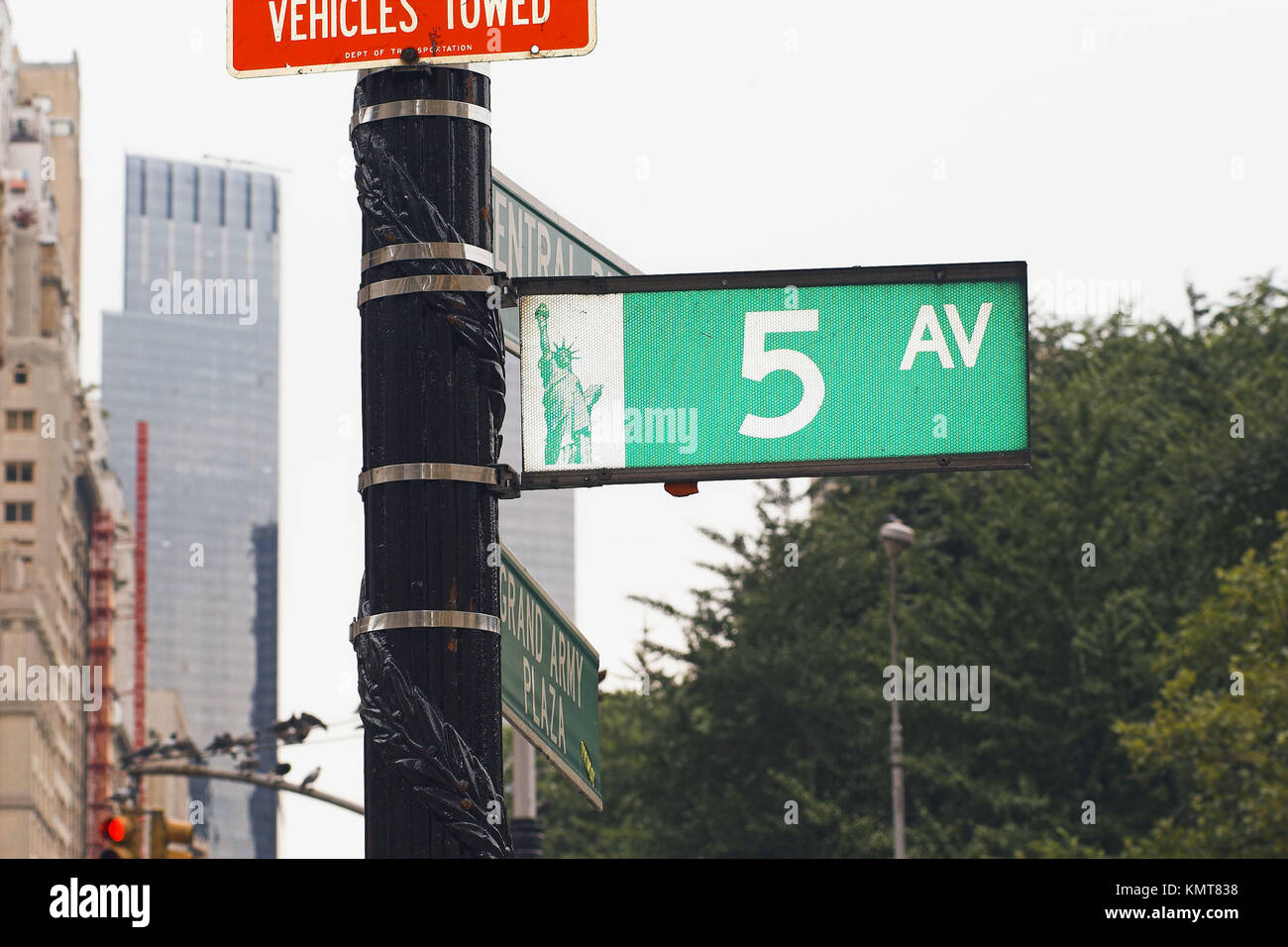 Fifth Avenue Street Sign High Resolution Stock Photography and Images ...