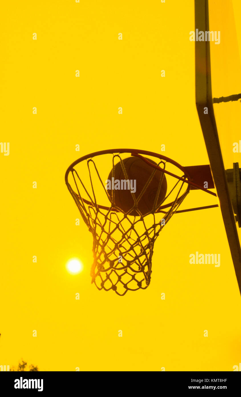 Ball falling net basketball hi-res stock photography and images - Alamy