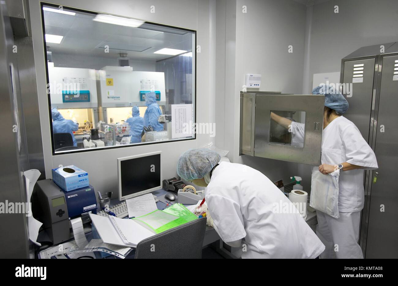 Sterile room hi-res stock photography and images - Alamy