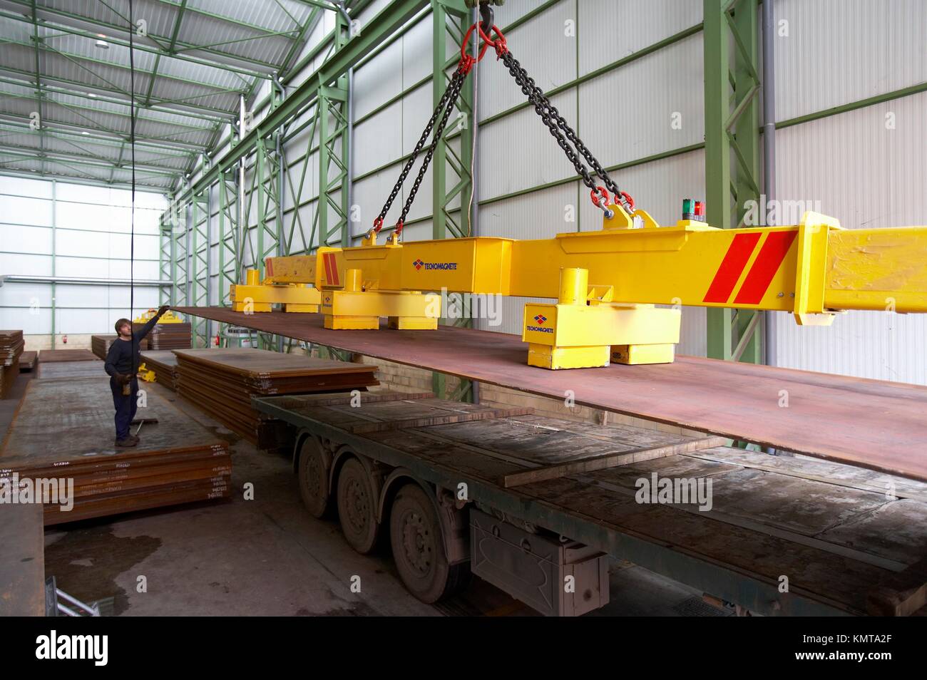 Crane lifting heavy steel plate hi-res stock photography and images - Alamy