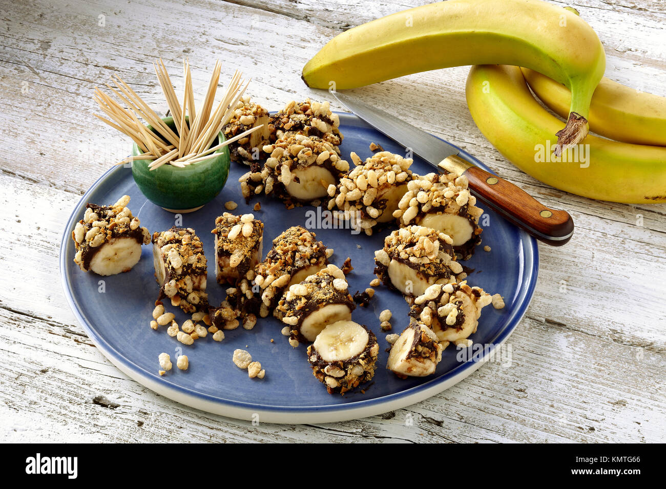 Peanuts in chocolate peanut hi-res stock photography and images - Alamy