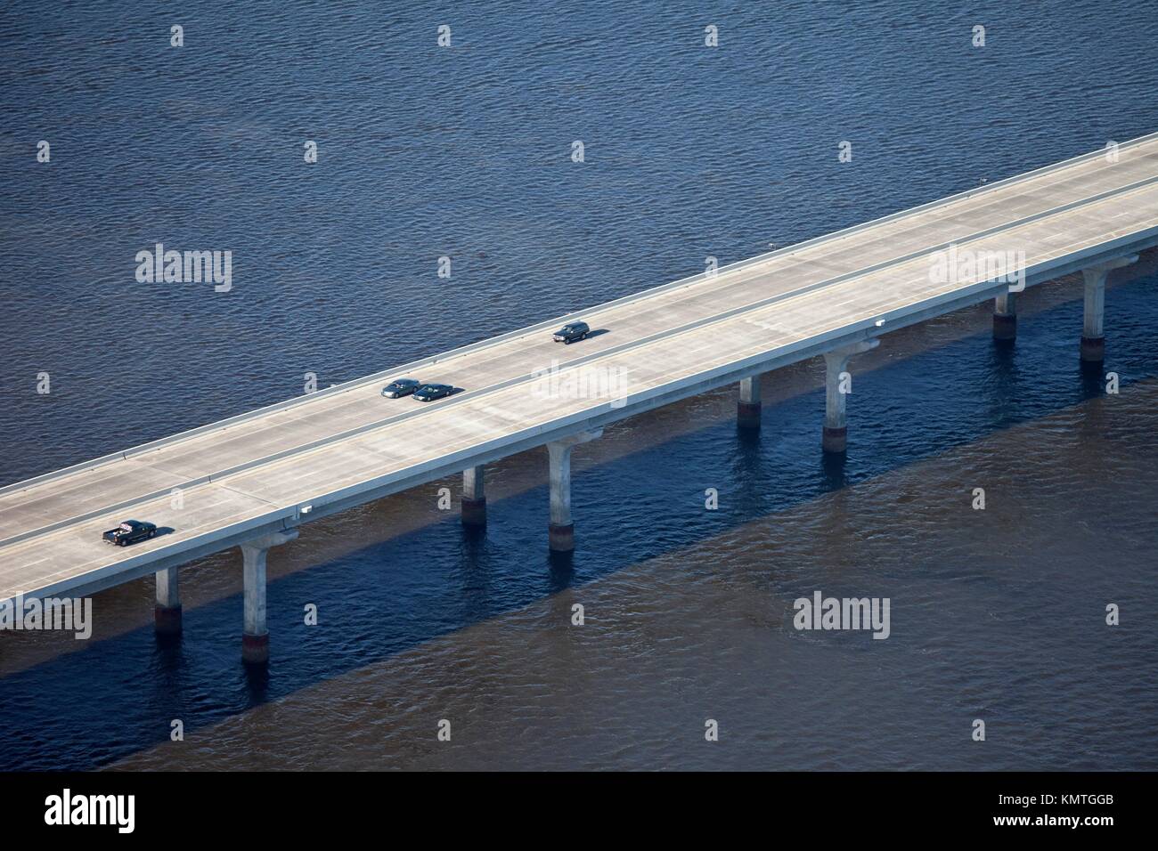 4 lane bridge hi-res stock photography and images - Alamy