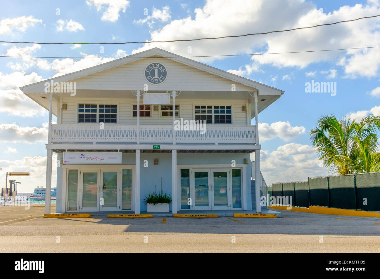 Grand house exterior hi-res stock photography and images - Alamy