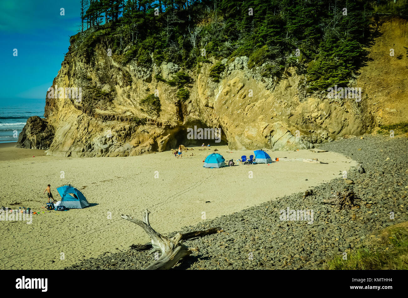 Cannon Beach, Oregon, USA. (Hug Point Beach State Park, Oregon Coast ...
