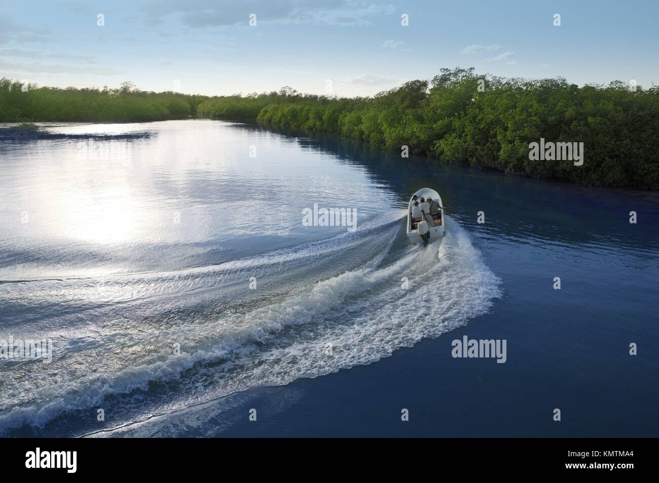 Boat ship wake prop wash curve on sunset lake river Stock Photo - Alamy
