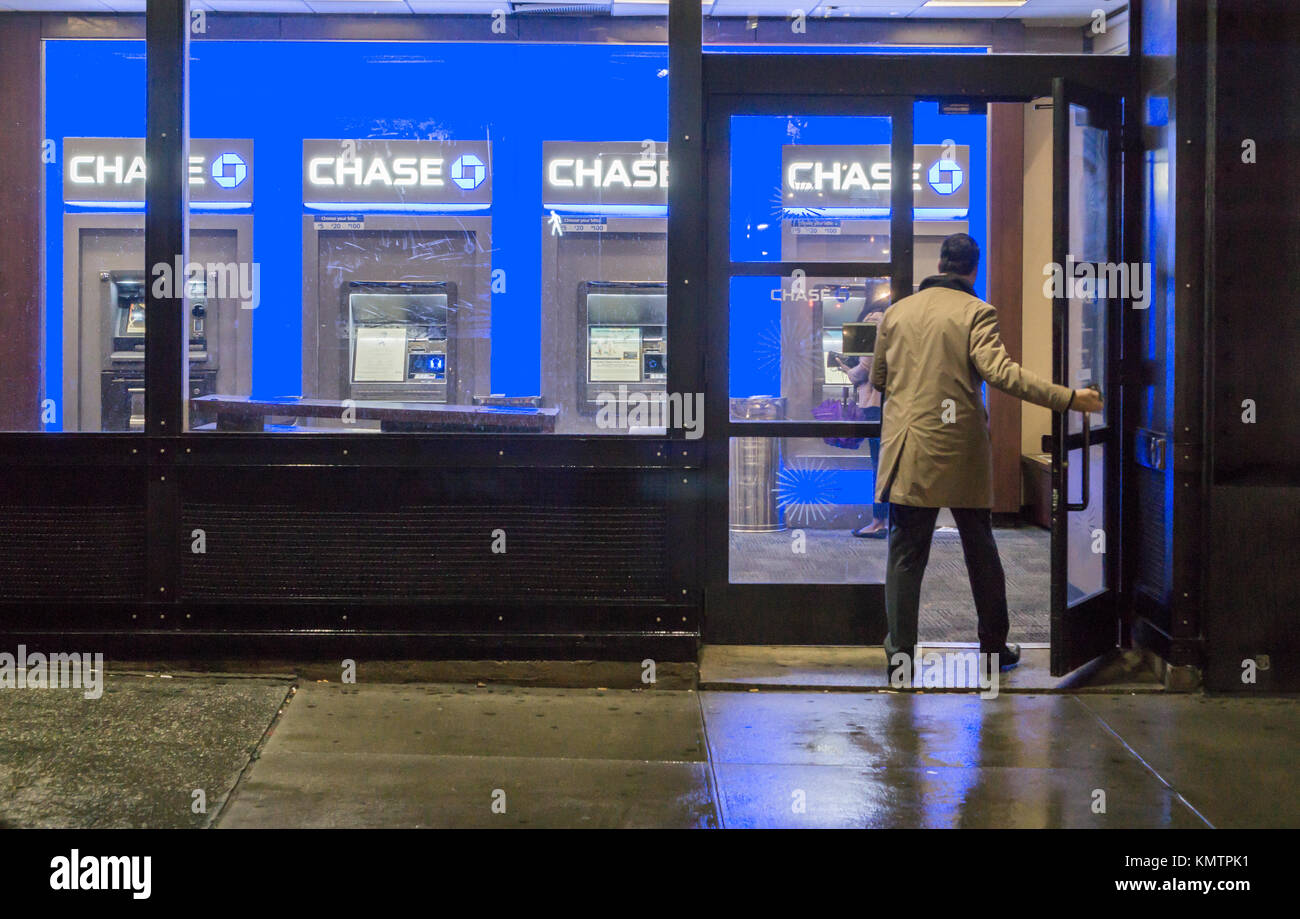 Atm lobby hi-res stock photography and images - Alamy