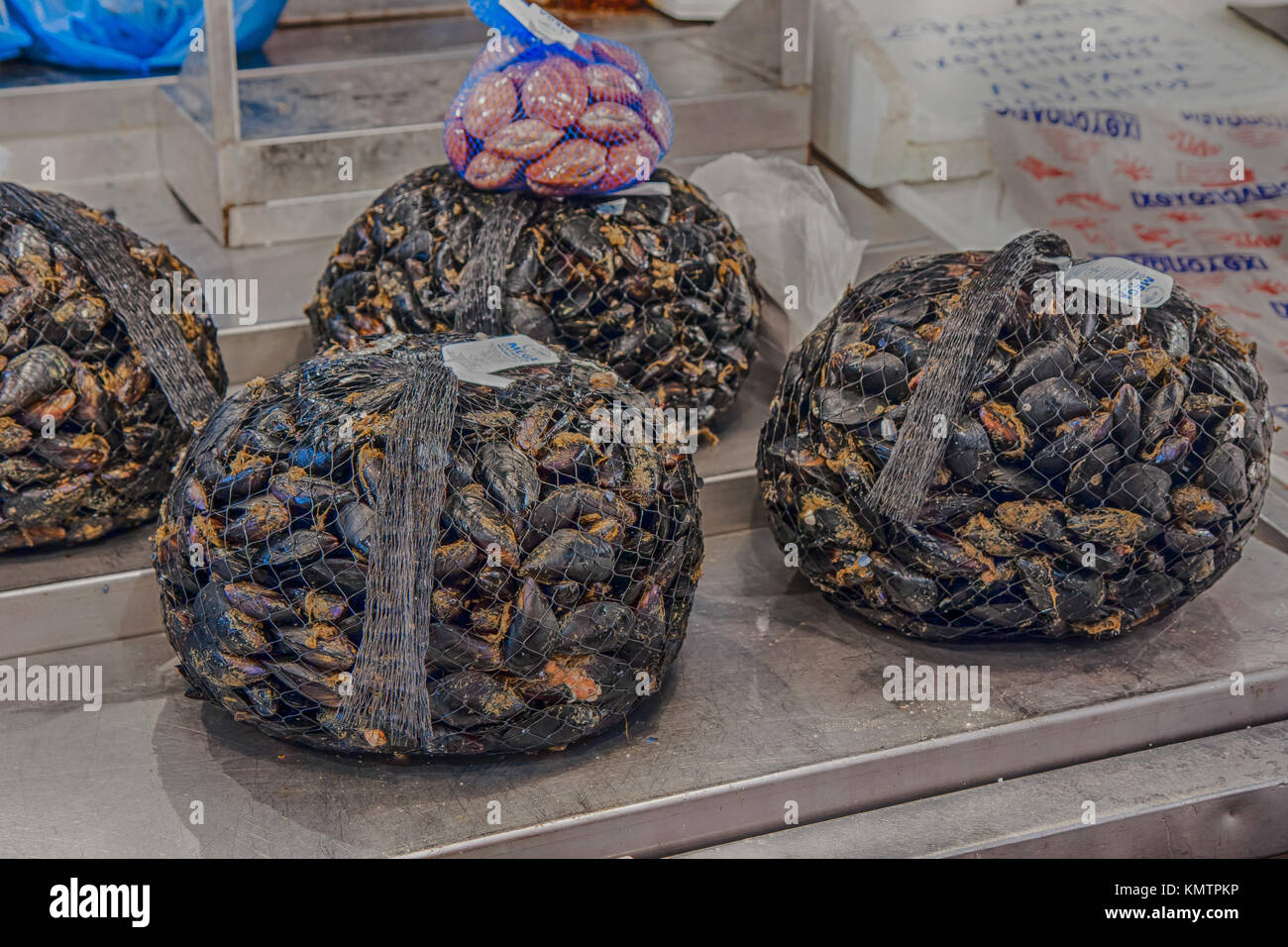Oyster stand hi-res stock photography and images - Alamy
