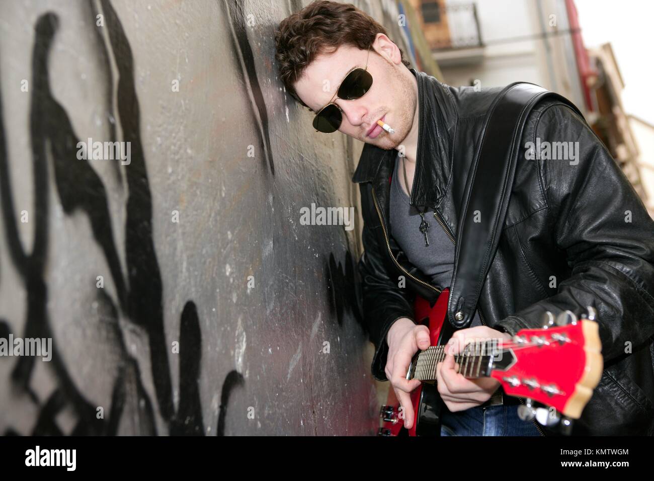 Smoking guitar player hi-res stock photography and images - Alamy